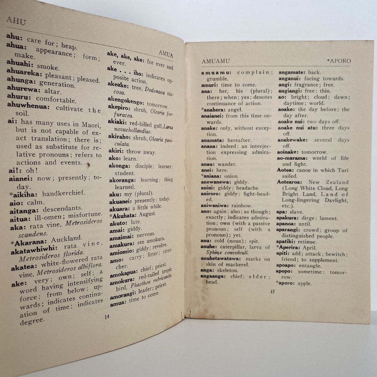 REEDS' CONCISE MAORI DICTIONARY with Proverbial Sayings