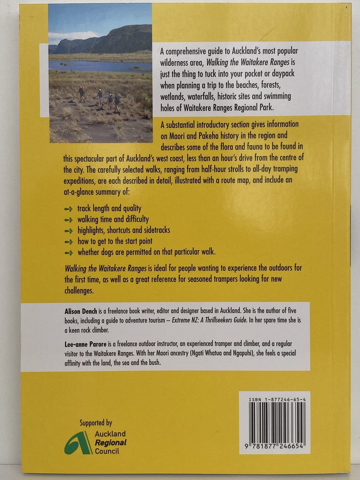 WALKING THE WAITAKERE RANGES: Over 30 Coastal and Bush Walks