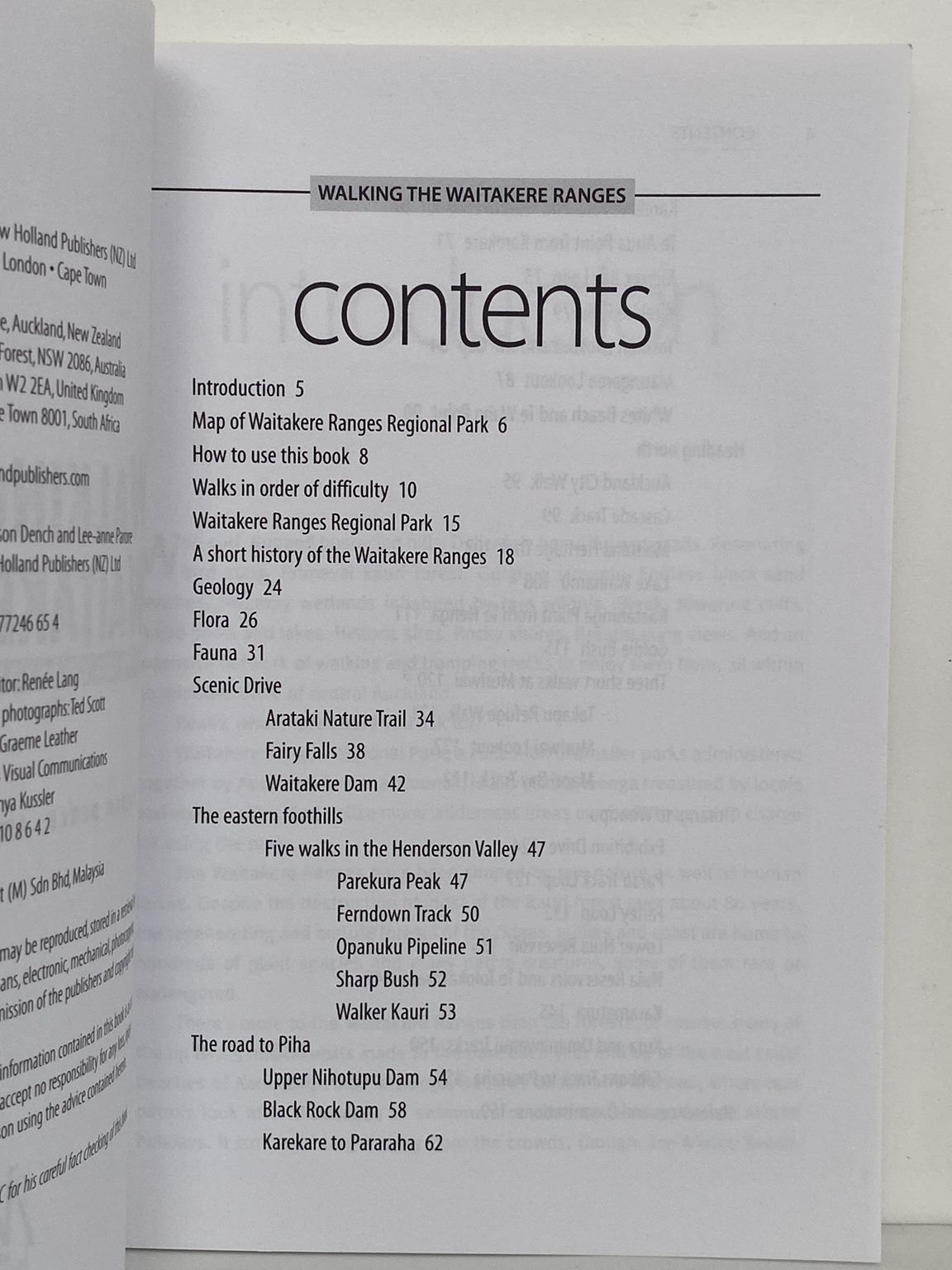 WALKING THE WAITAKERE RANGES: Over 30 Coastal and Bush Walks